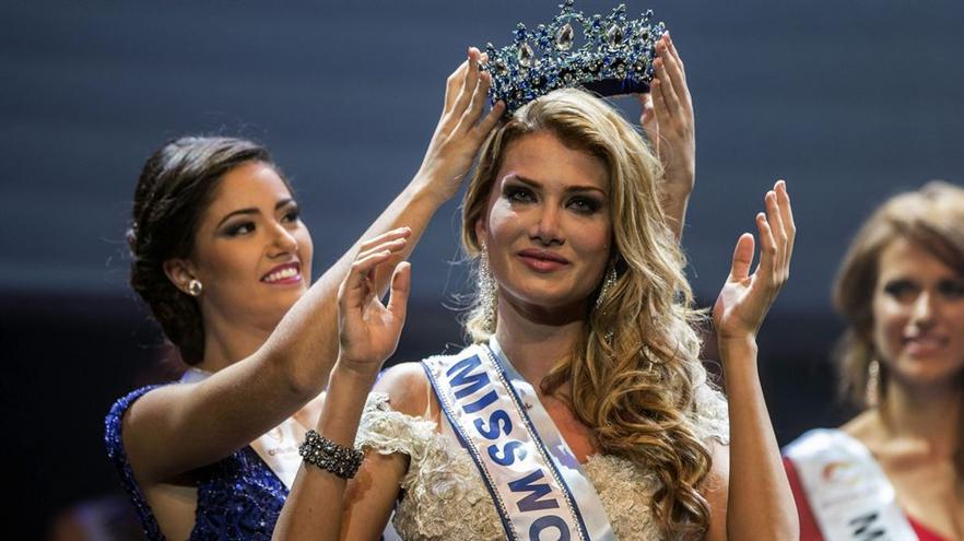 Mireia Lalaguna crowned Miss World Spain 2015
