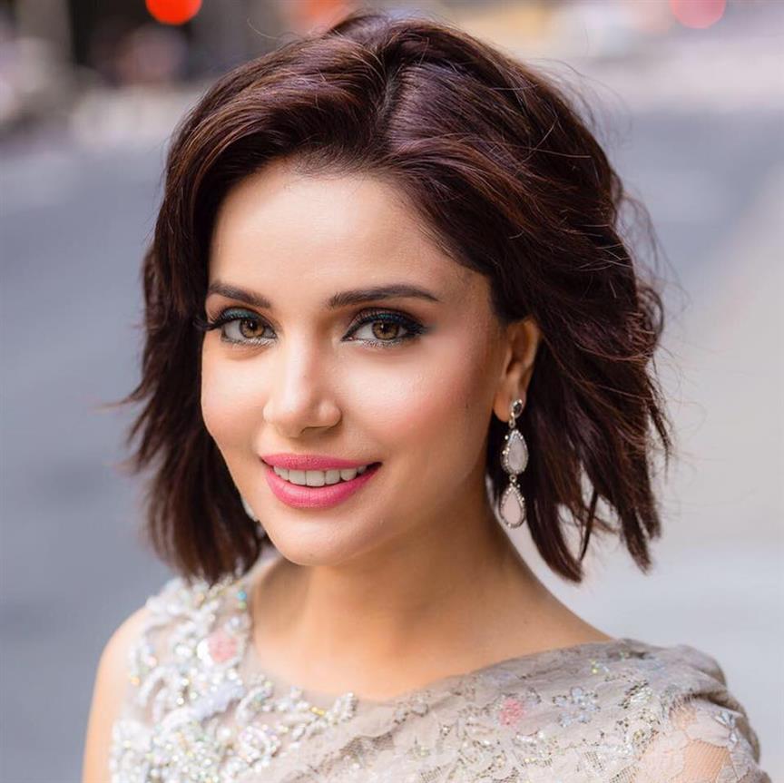 Pakistani celebrities who can easily sweep away a beauty pageant win!