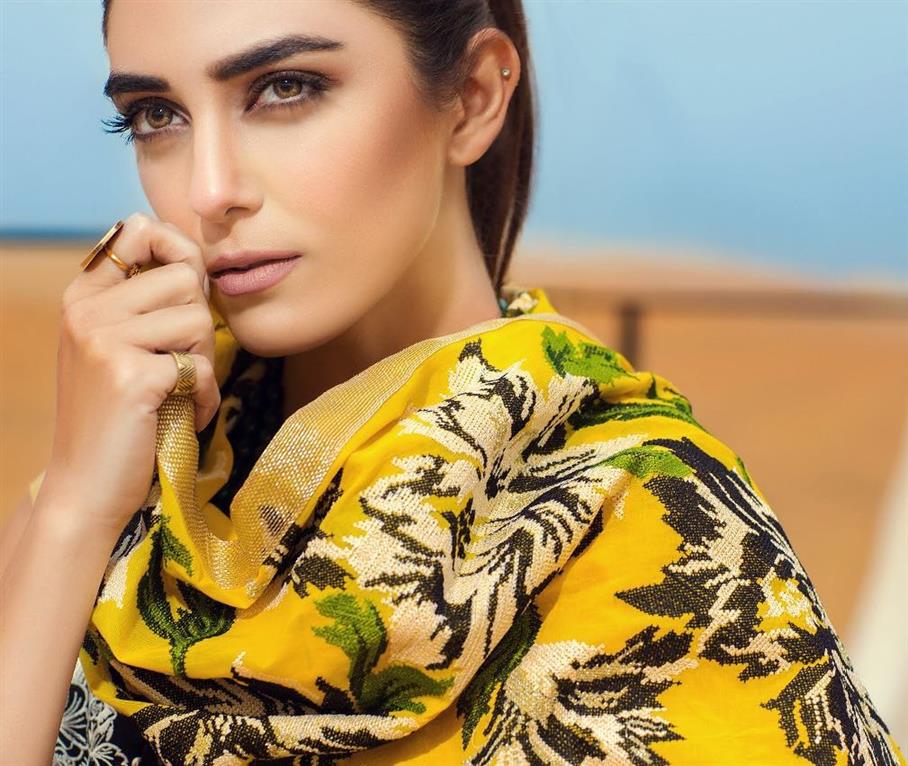 Pakistani celebrities who can easily sweep away a beauty pageant win!