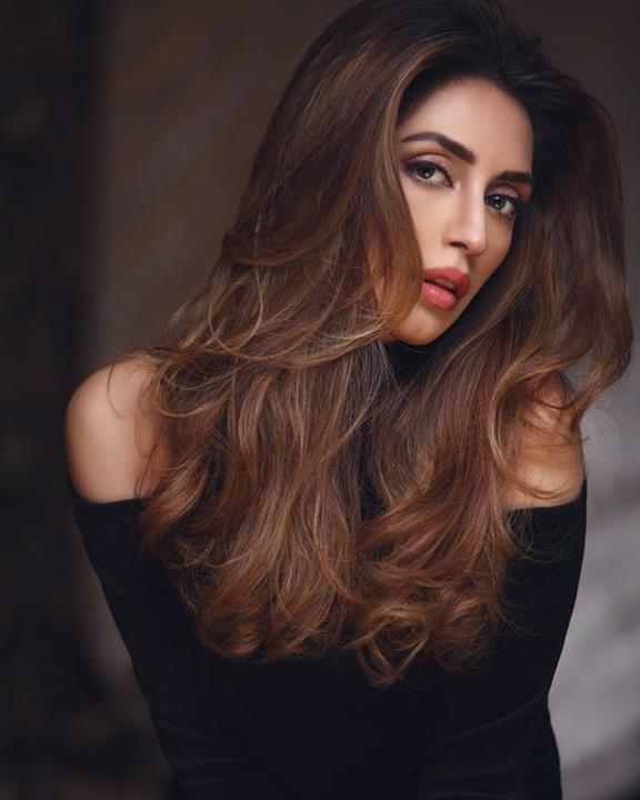 Pakistani celebrities who can easily sweep away a beauty pageant win!
